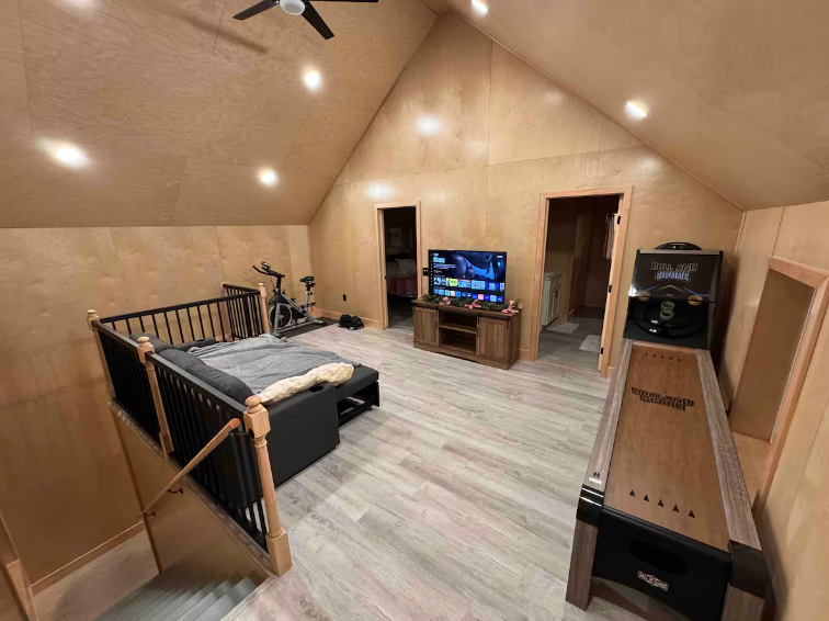 Private Cabin 5 acres by Hyner View