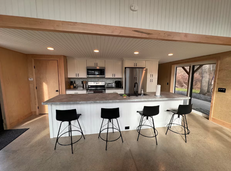 Private Cabin 5 acres by Hyner View