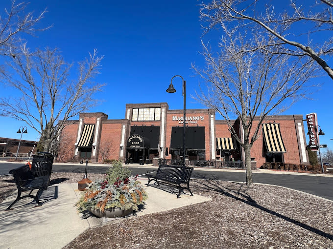 Maggiano's Little Italy Naperville