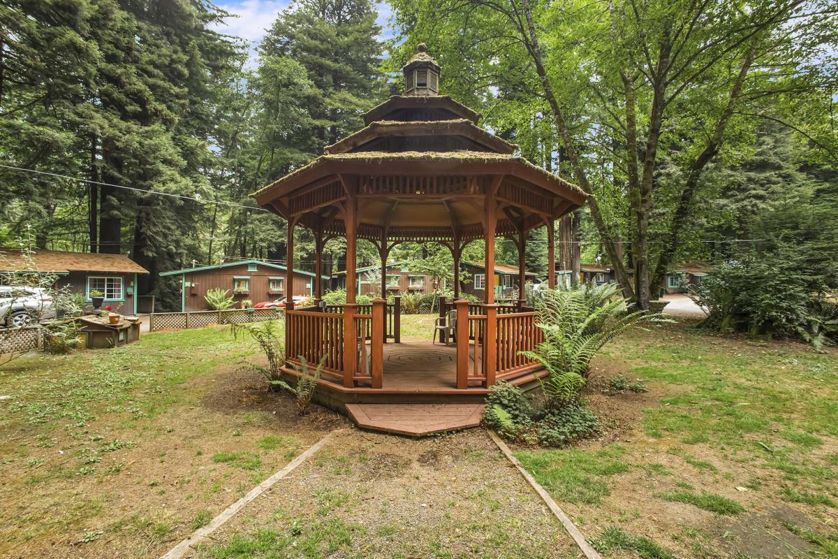 Emerald Forest Cabins & RV