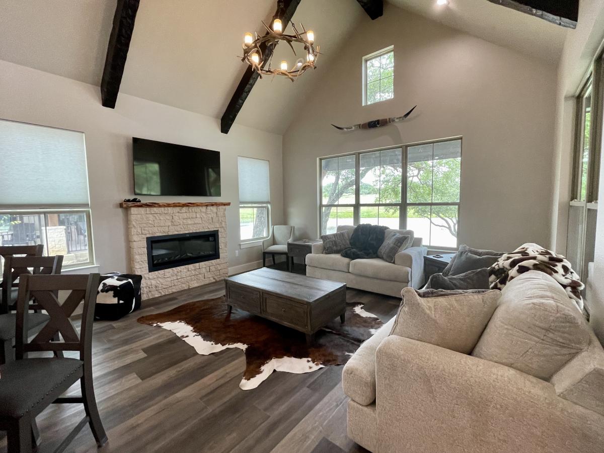 Modern Rustic Haven at Twin Canyons Longhorn Ranch