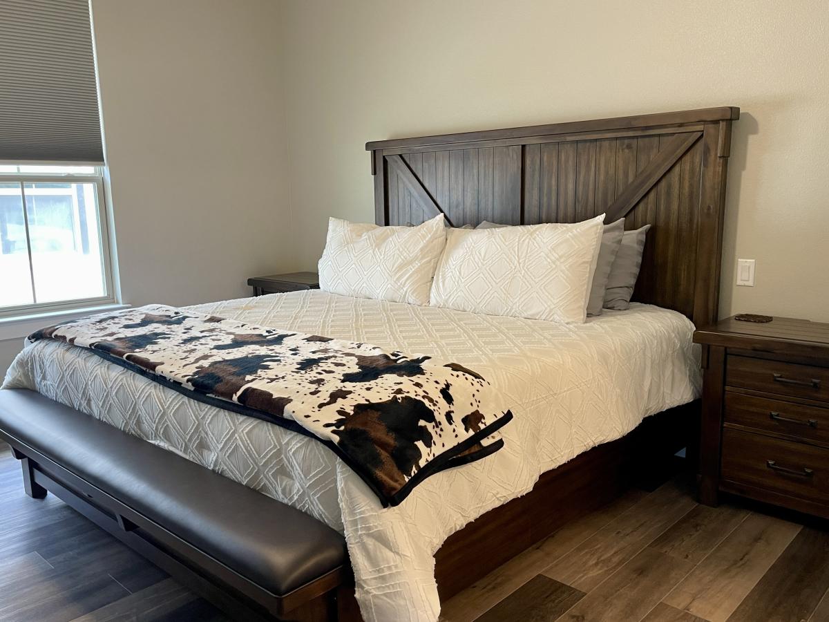 Modern Rustic Haven at Twin Canyons Longhorn Ranch