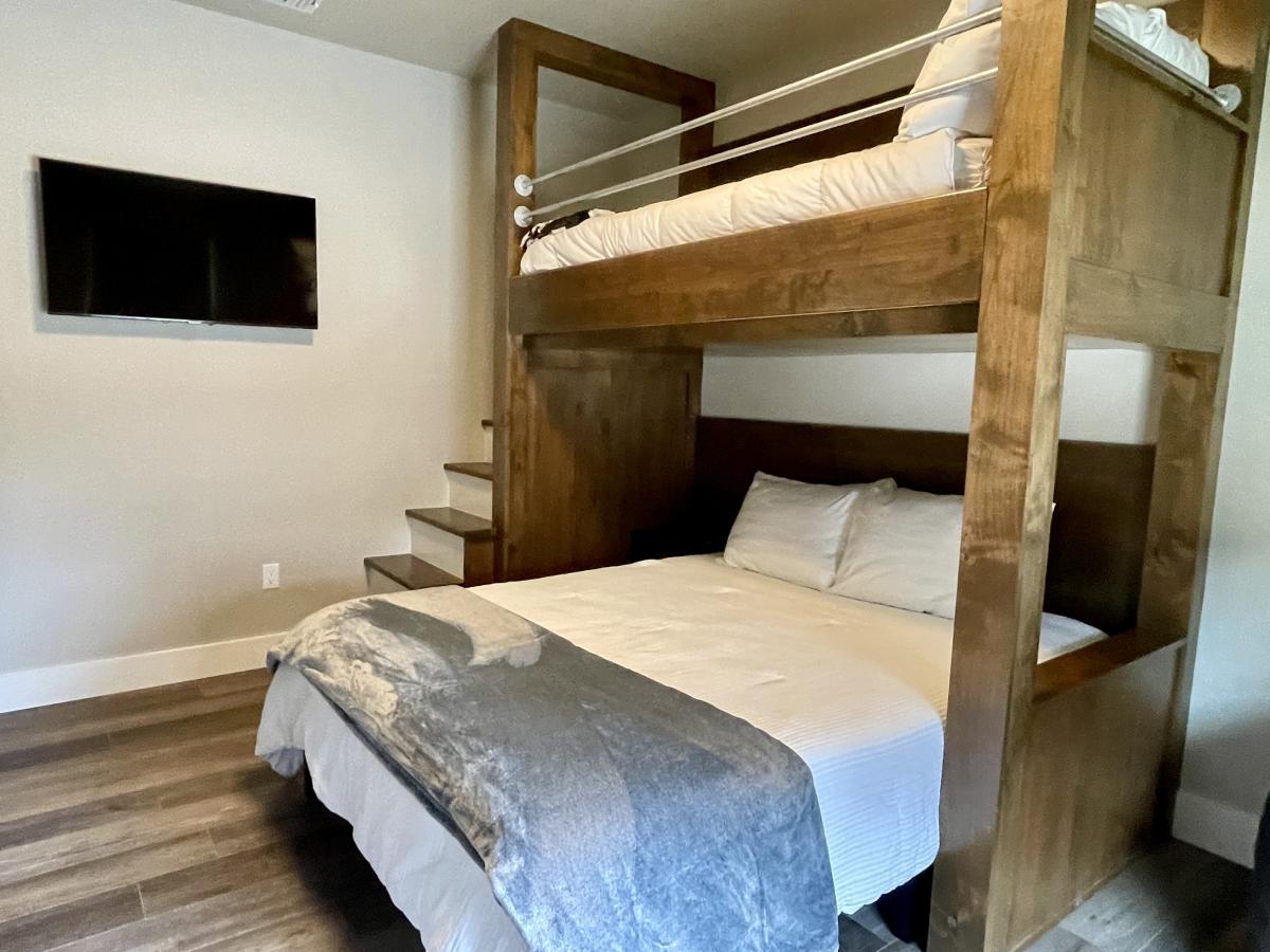 Modern Rustic Haven at Twin Canyons Longhorn Ranch