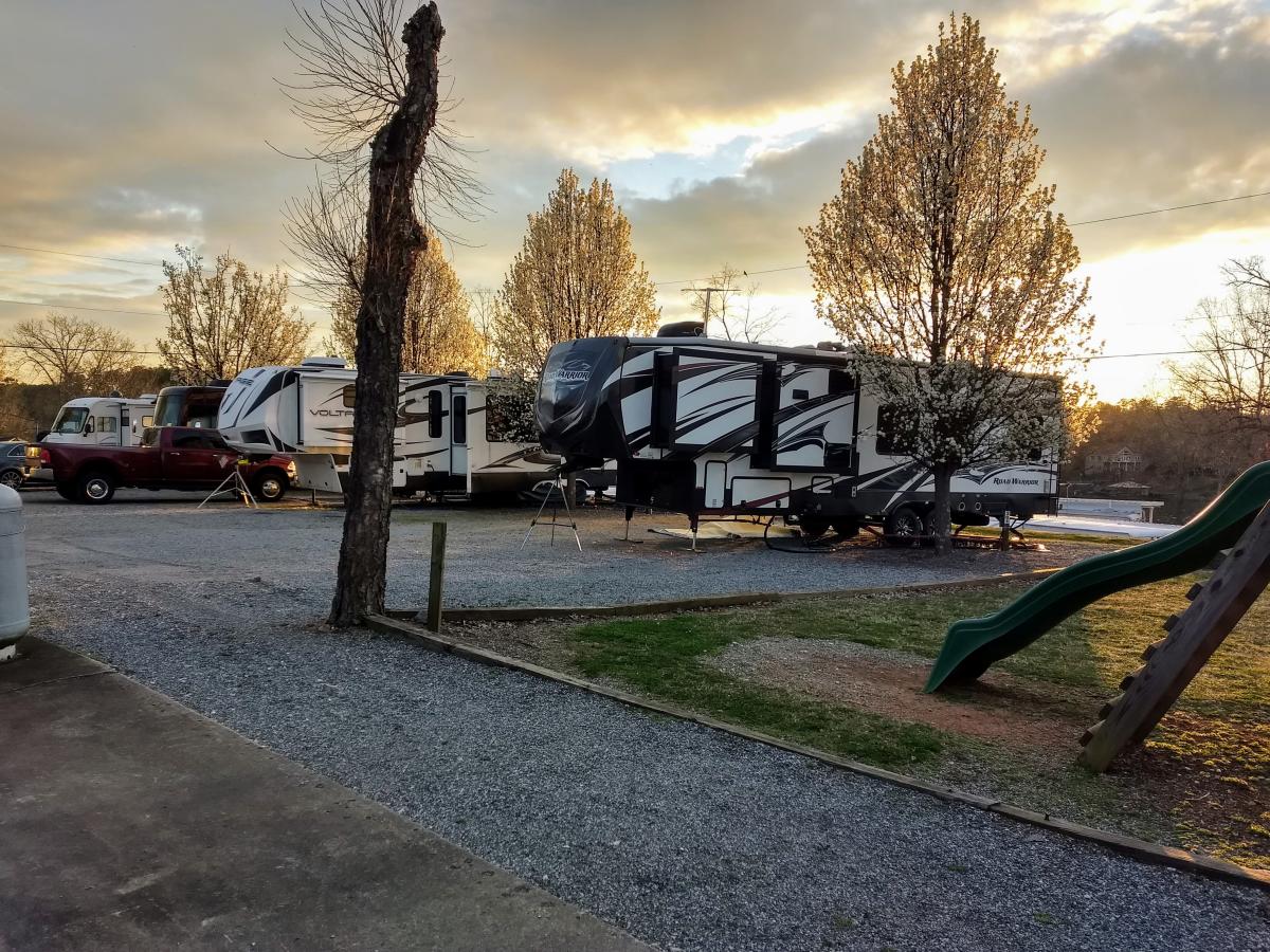 Lake Hickory RV Resort