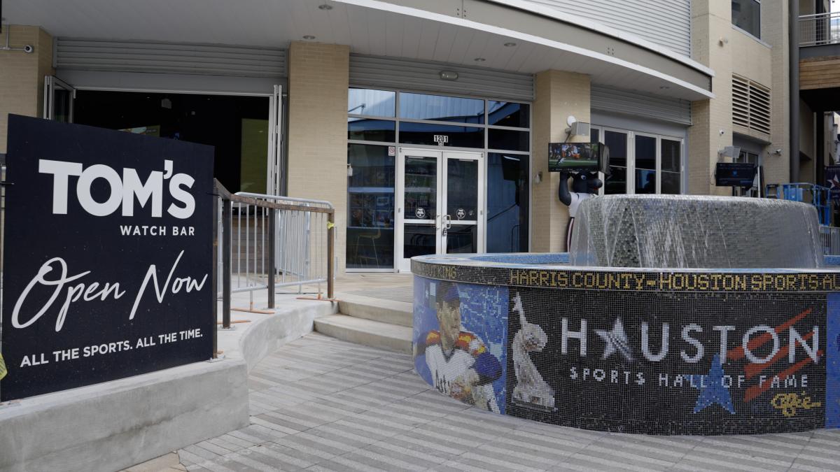 Tom's Watch Bar | Nightlife in Houston, TX