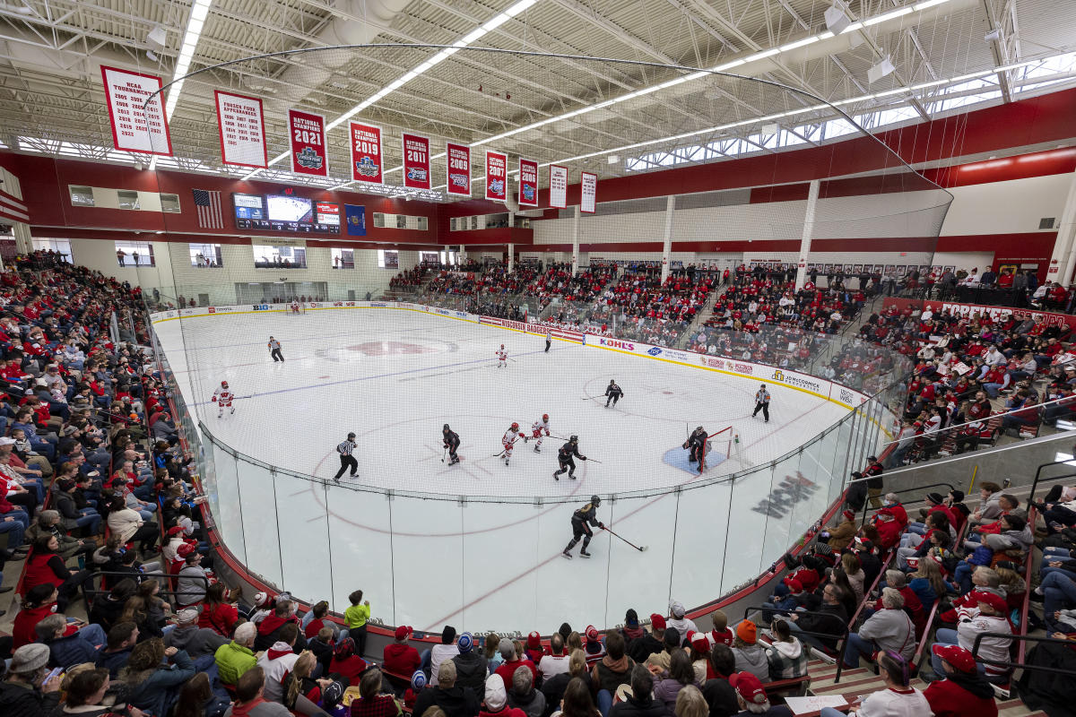 Women's Hockey: Wisconsin Badgers vs. Minnesota | Madison, WI