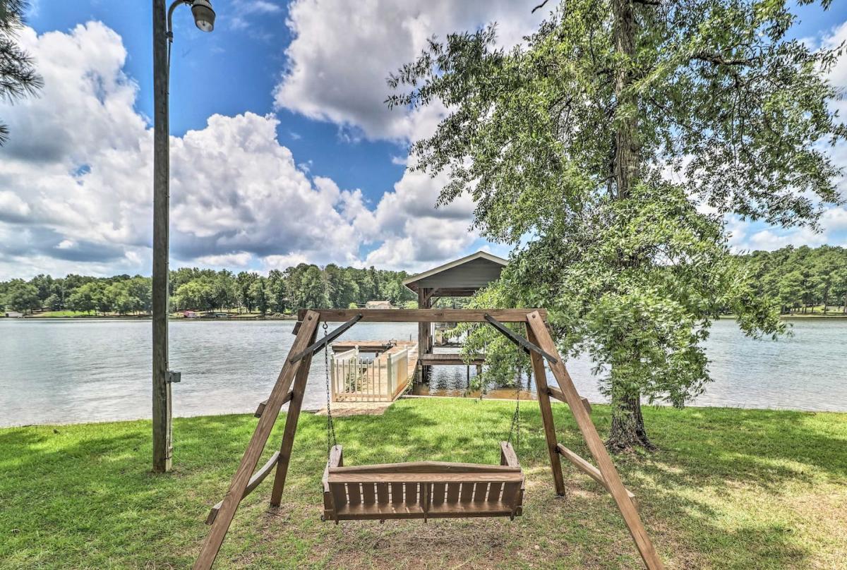 Waterfront Lake Sinclair Home w/ Boat Dock