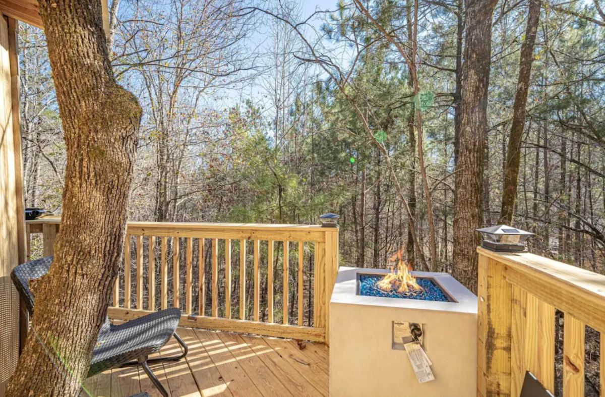 Cozy Couples Treehouse