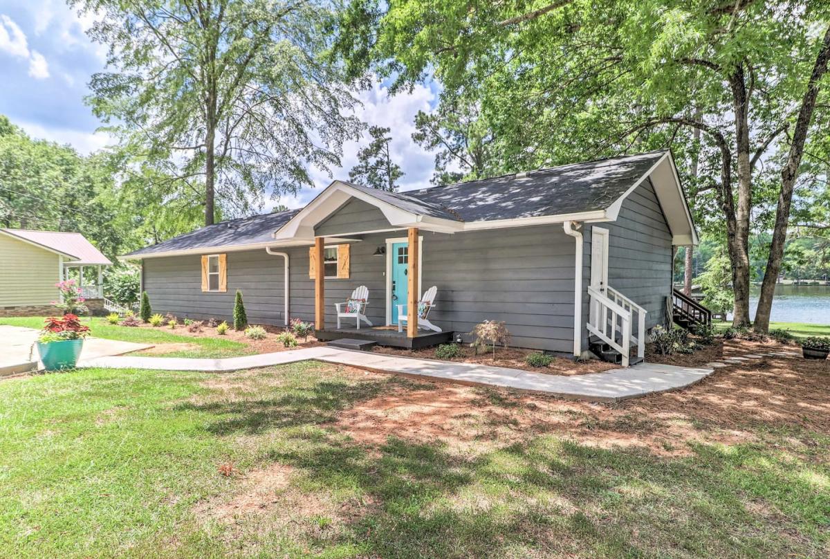 Waterfront Lake Sinclair Home w/ Boat Dock