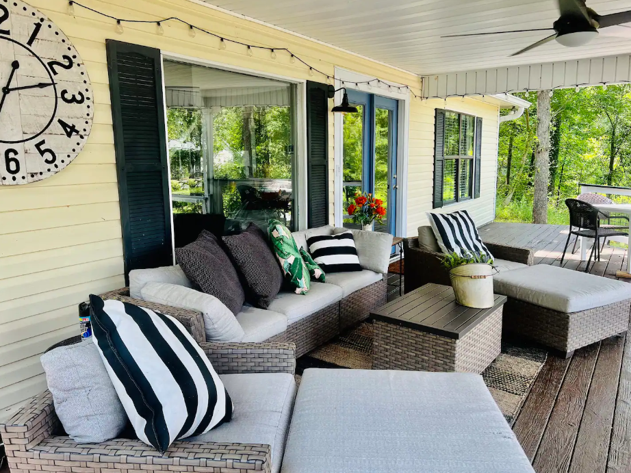 Lake Sinclair Getaway- Lakefront with Dock
