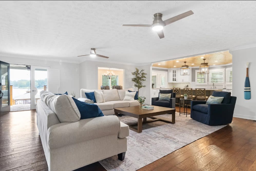 Luxury Lakefront Oasis