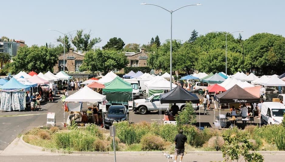 outdoor farmers market today