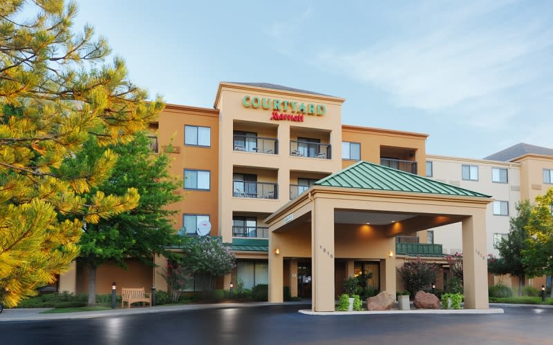 courtyard marriott pooler