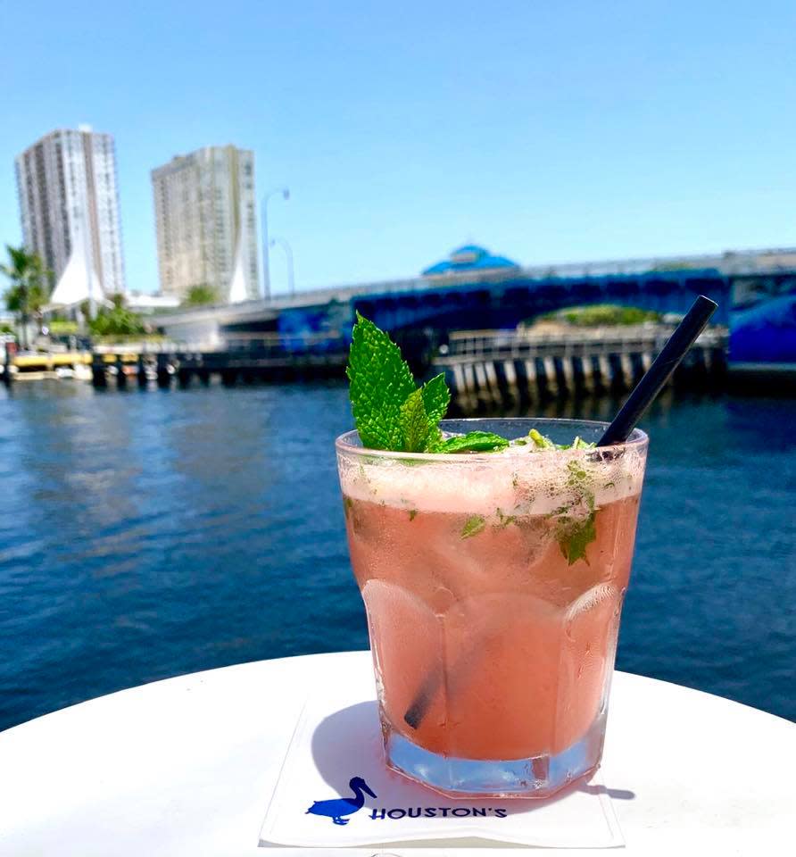Houston's Restaurant | Pompano Beach, FL