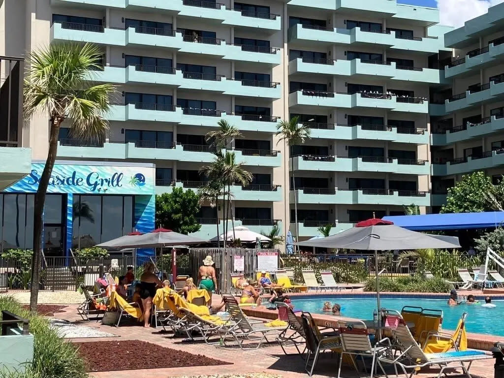 Lighthouse Cove Resort | Pompano Beach, FL