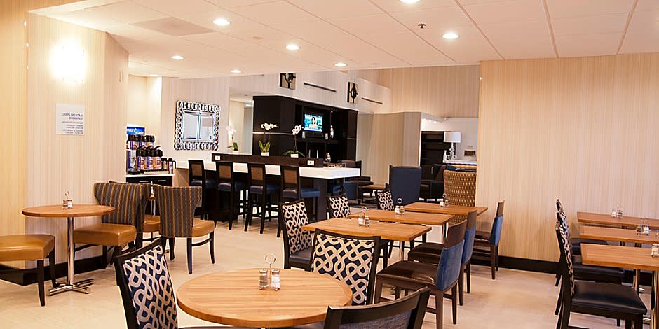 Holiday Inn Express & Suites Laurel | Laurel, MD 20707