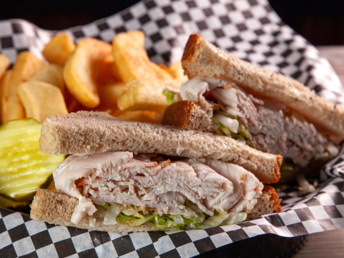 Chelo's Restaurant | East Providence, RI 02914