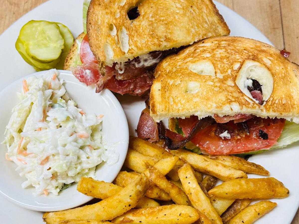 Mr. Z's Restaurant By The Lake | Chepachet, RI 02814