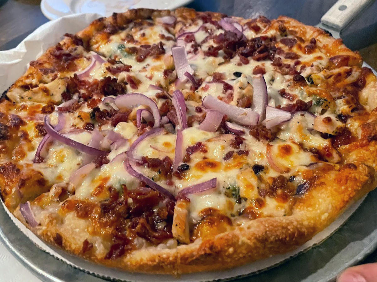 Mr. Z's Restaurant By The Lake | Chepachet, RI 02814