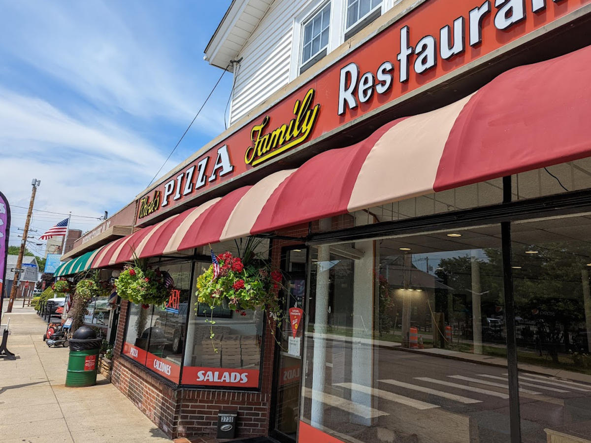 Rhode's Pizza & Restaurant | Riverside, RI 02915