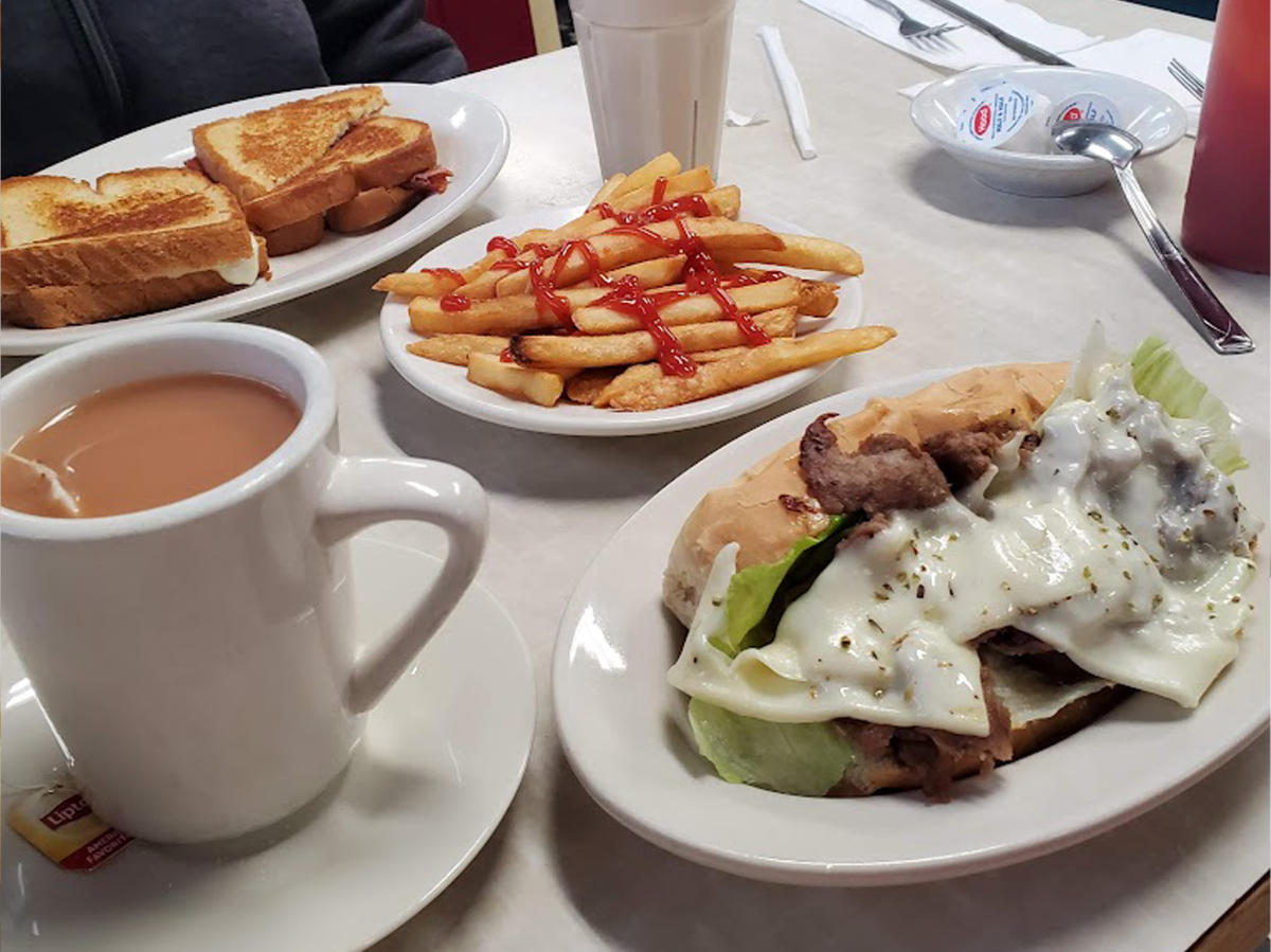 Right Spot Restaurant | Pawtucket, RI 02860