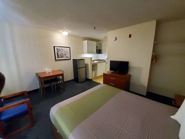 Studio 6 I-64 West