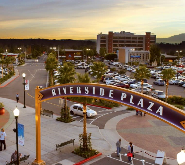 Riverside Plaza