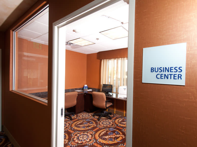 Holiday Inn Express & Suites Cal Expo | Sacramento, CA 95821