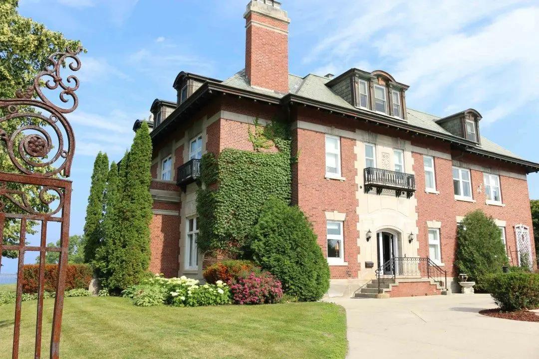 Castino Lakeview Mansion