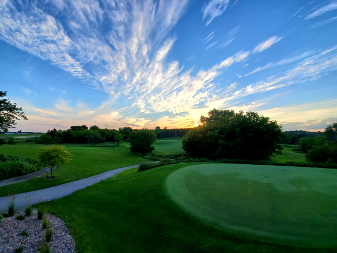 Sunset Hills Golf Course & Driving Range