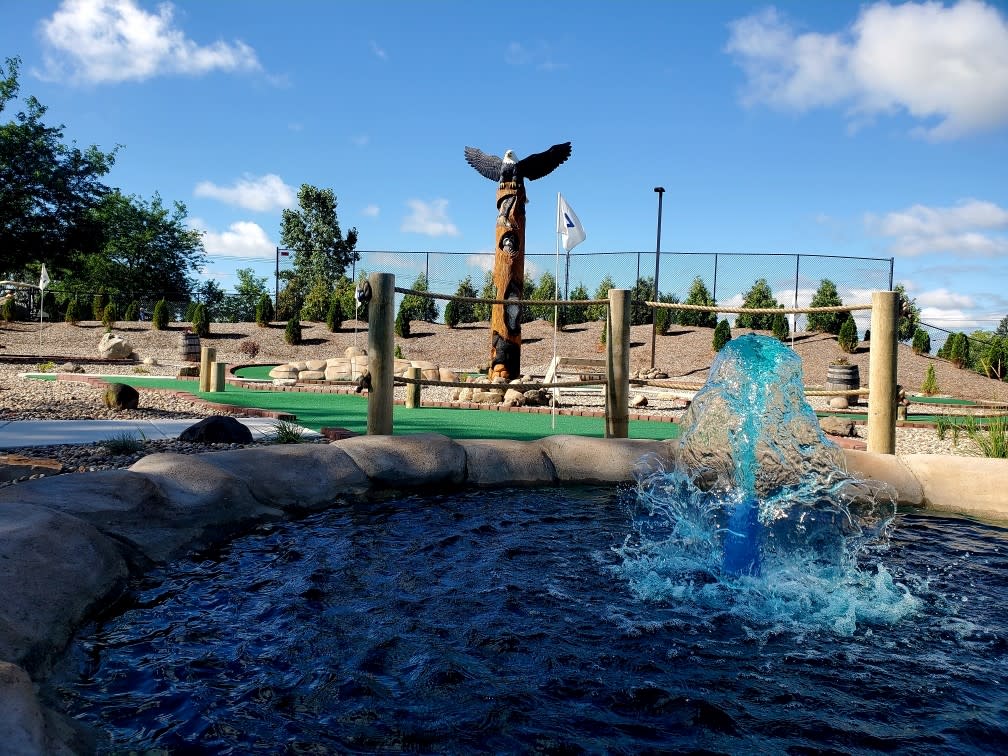 Sunset Hills Golf Course & Driving Range