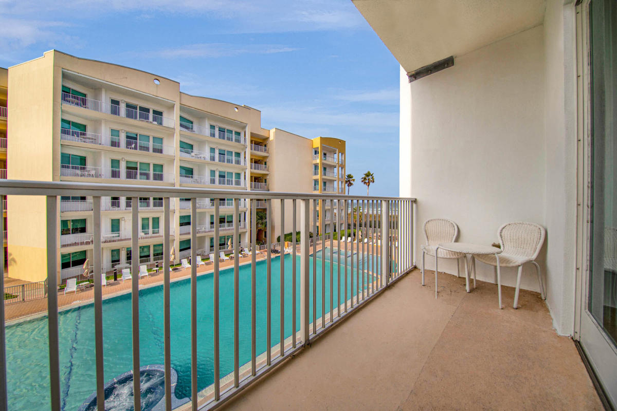 Peninsula Island Resort & Spa