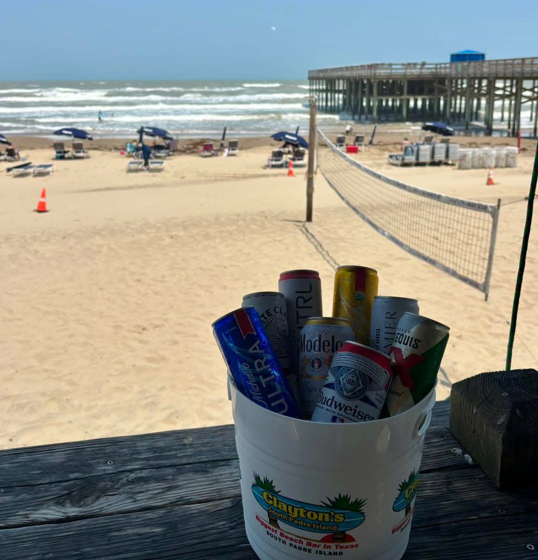 Clayton's Beach Bar & Grill