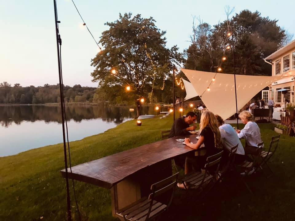 Andre's Lakeside Dining