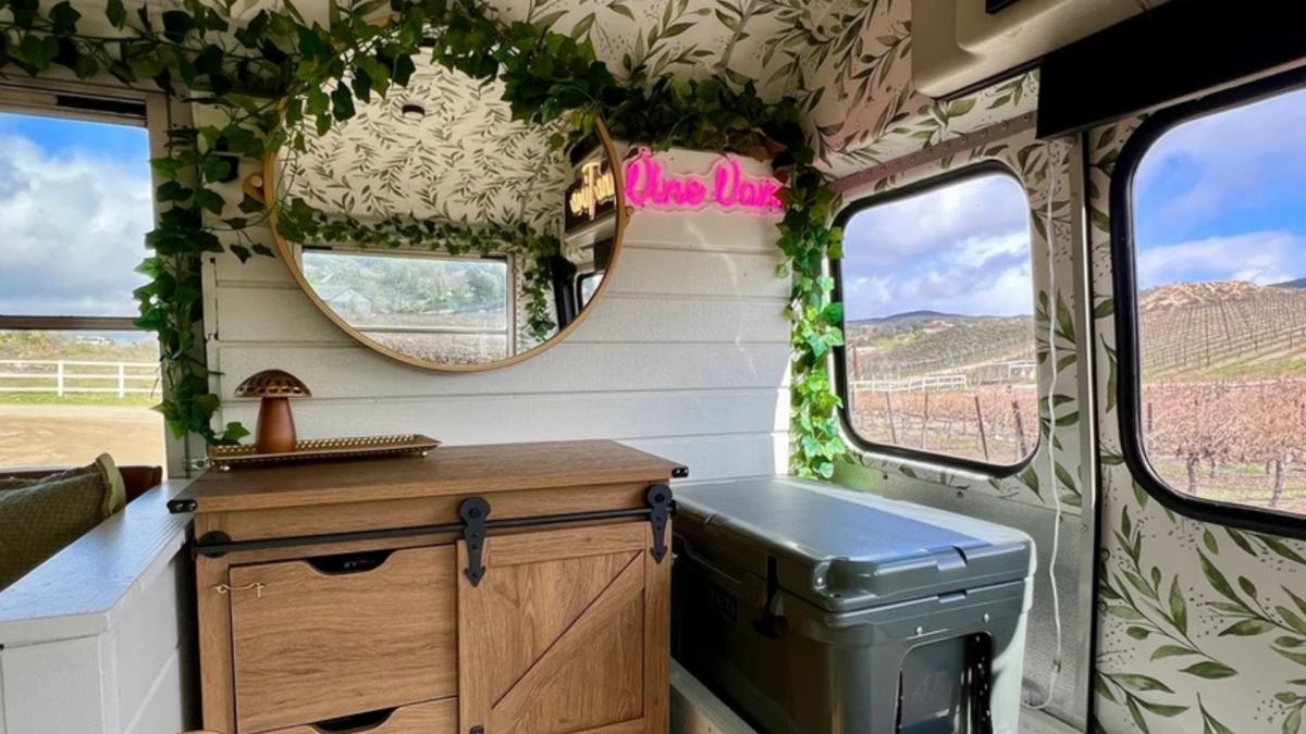 Vine Van Wine Tours | Temecula, CA