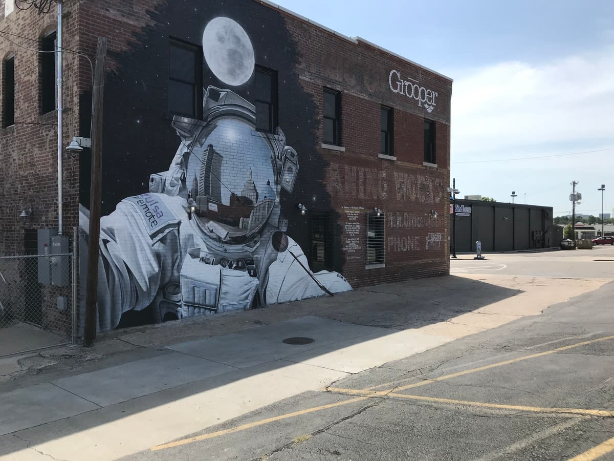 astronaut mural