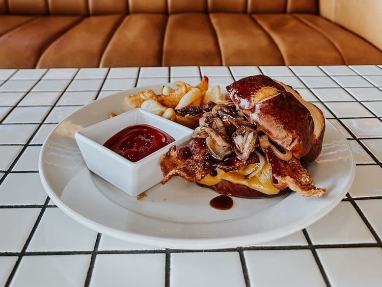 Waypoint Lounge | Sapulpa, OK 74066
