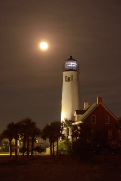 Cape Saint George Lighthouse in St. George Island | VISIT FLORIDA