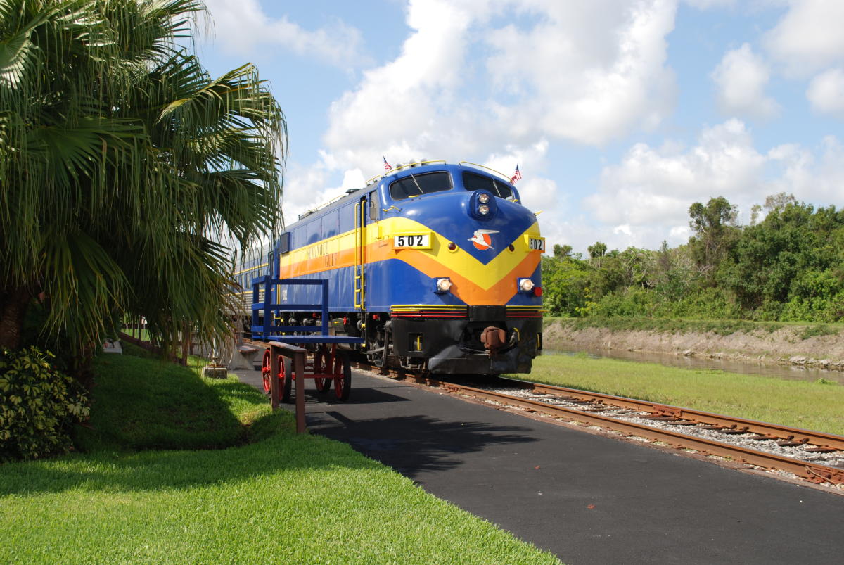 Murder Mystery Dinner Train in Fort Myers | VISIT FLORIDA