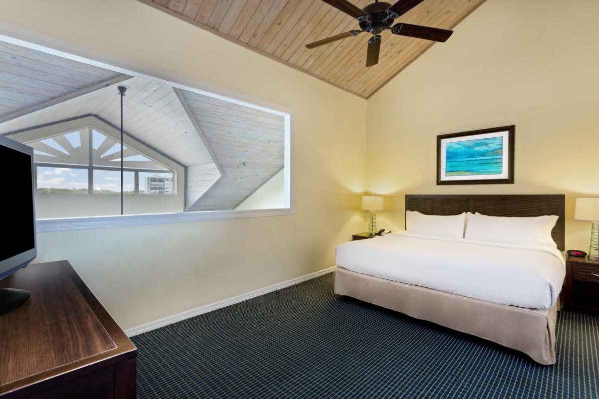 Holiday Inn Hotel & Suites - Harbourside in Indian Rocks Beach | VISIT ...