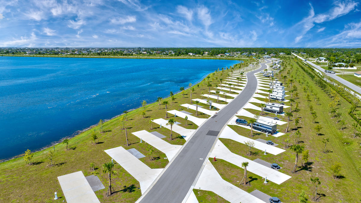 Encore Tranquility Lakes in Cape Coral | VISIT FLORIDA