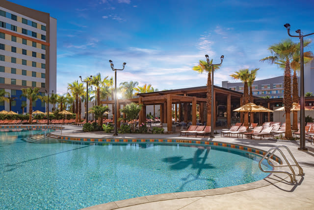 Universal Endless Summer Resort - Dockside Inn and Suites in Orlando ...