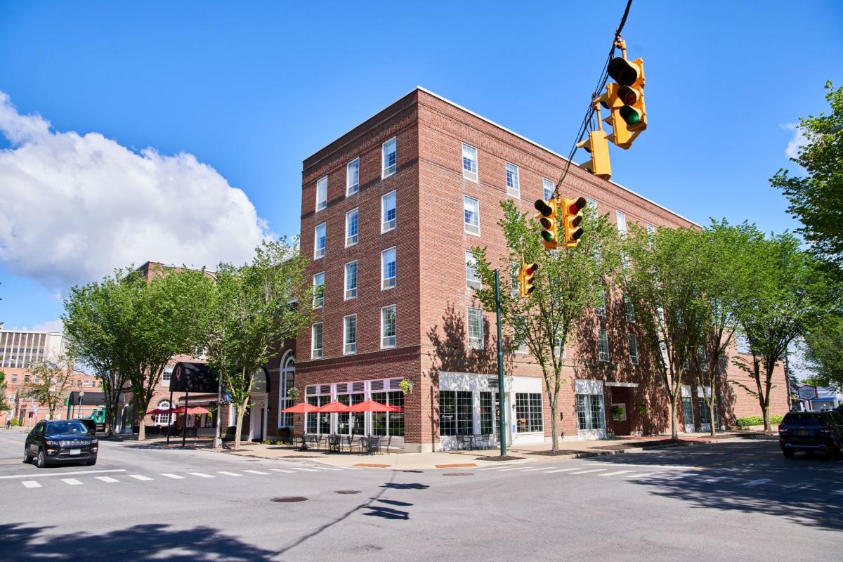 Fenimore's Neighborhood Pub at the Queensbury Hotel
