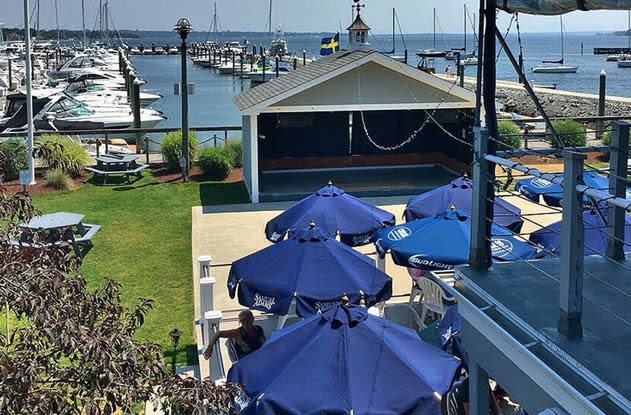 CHELO’S WATERFRONT BAR AND GRILLE | Warwick, RI