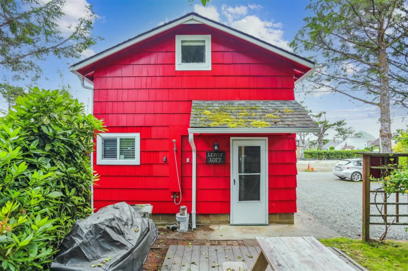 Lewis Loft - Beachcomber Vacation Homes | Cannon Beach, OR