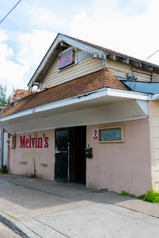 Melvin's Bar