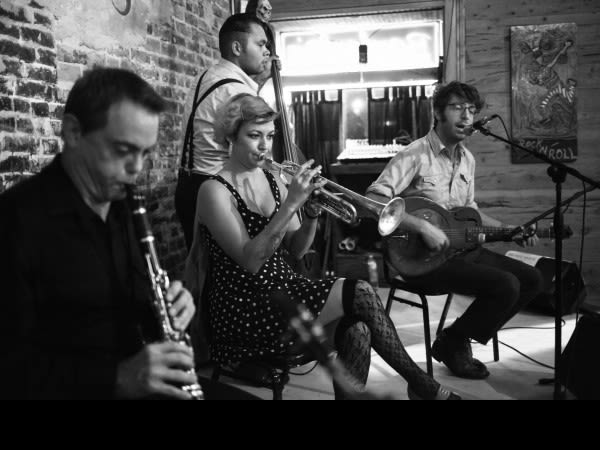 Jenavieve Cooke & The Winding Boys