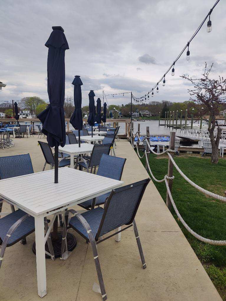 Captains Resto-Bar | Warwick, RI 02886