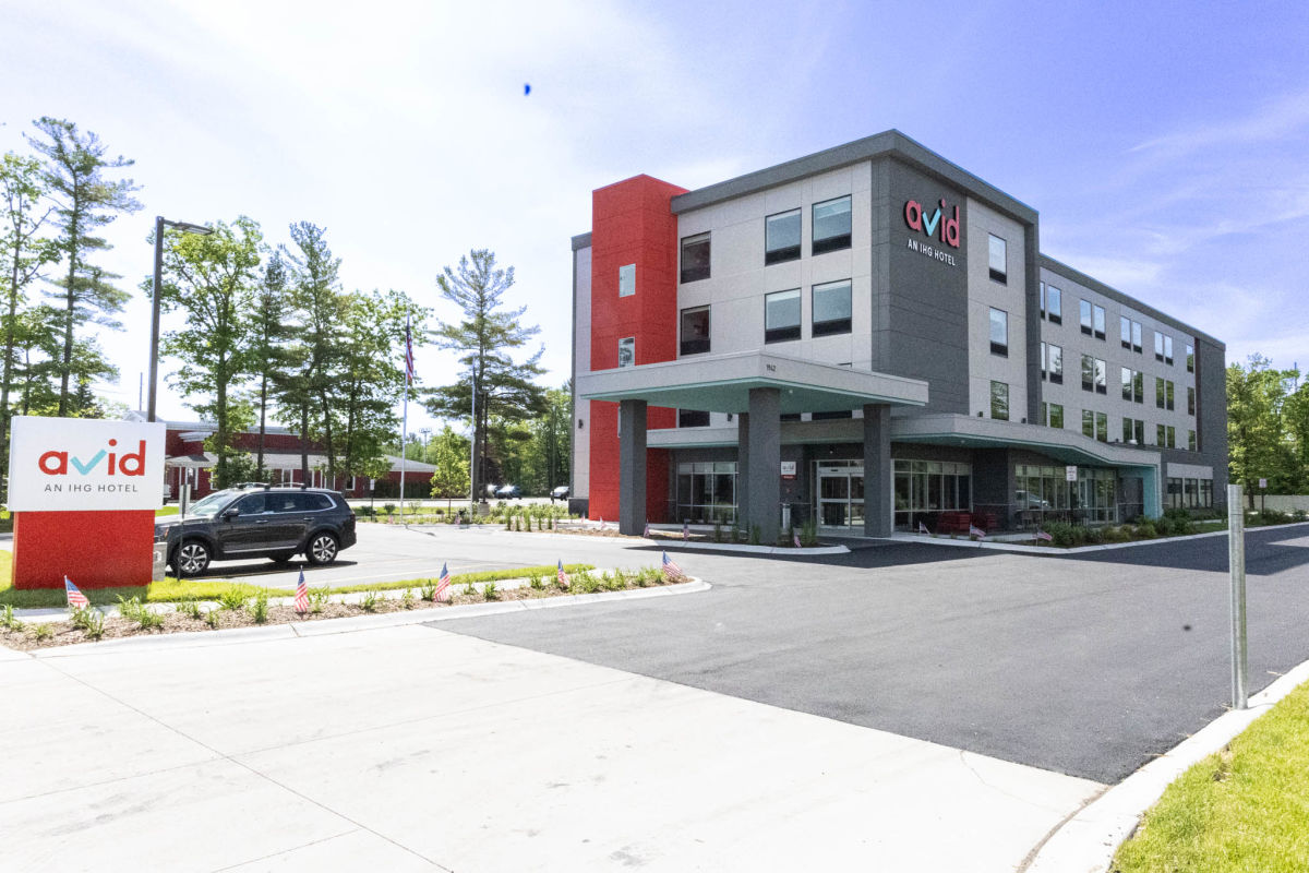 avid Hotel Traverse City | Traverse City, MI 49686