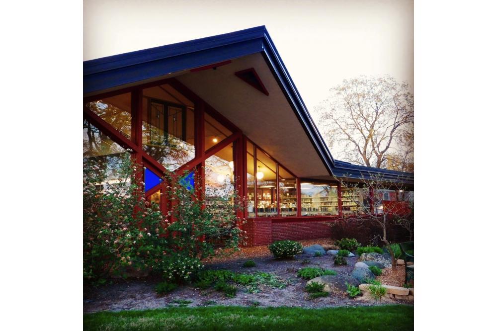 Lake Geneva Public Library